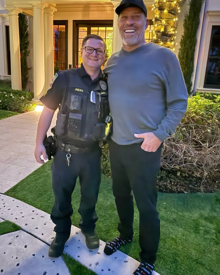 Tony Robbins Height: How Tall Is The Legendary Motivator?